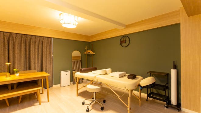 【✨新規OPEN✨】高円寺駅徒歩1分|完全個室サロン。ペーパーシーツ・マクラカバー無料/プロ仕様ベッド/メイク台完備の写真6