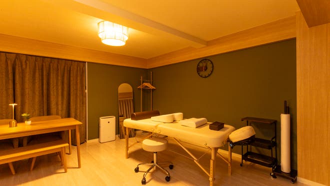 【✨新規OPEN✨】高円寺駅徒歩1分|完全個室サロン。ペーパーシーツ・マクラカバー無料/プロ仕様ベッド/メイク台完備の写真7