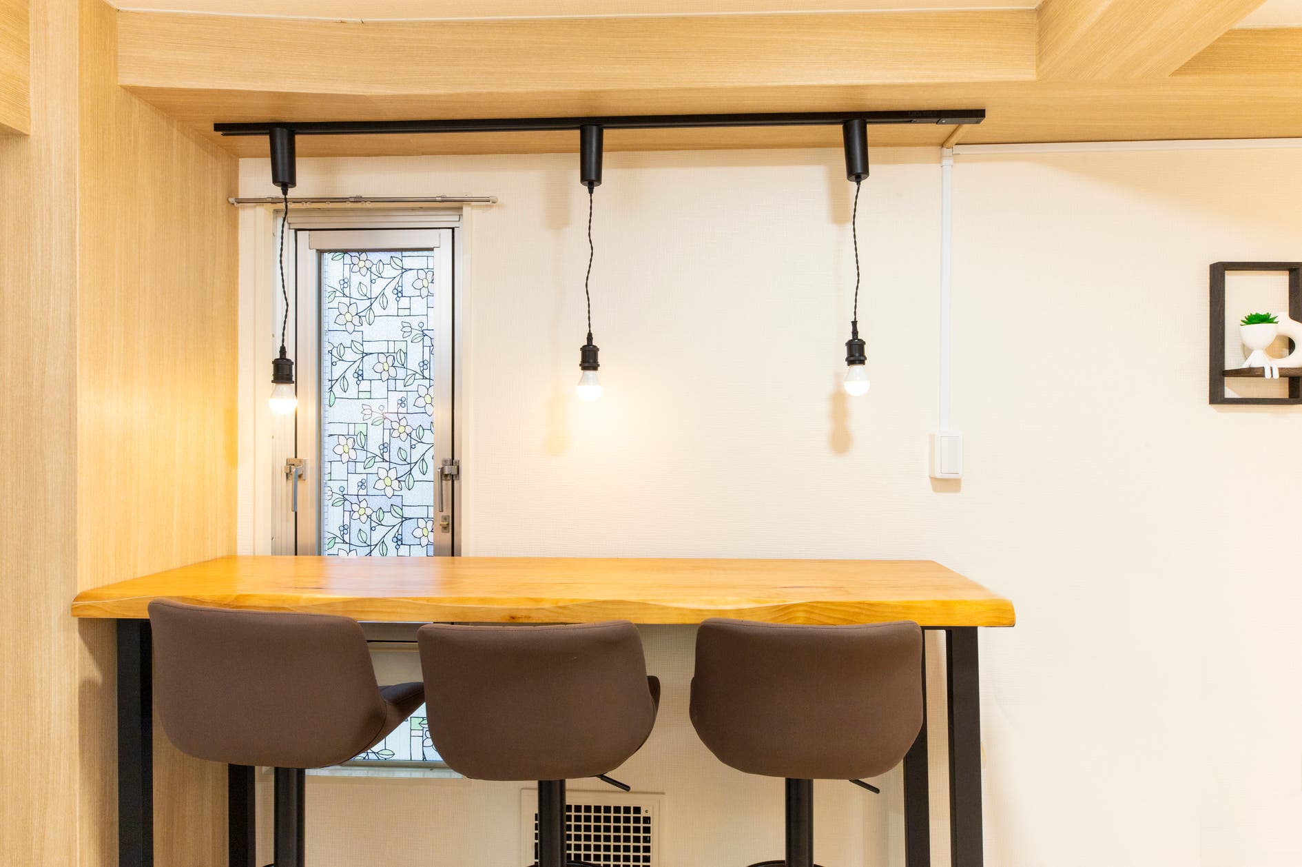 【✨新規OPEN✨】高円寺駅徒歩1分｜完全個室サロン。ペーパーシーツ・マクラカバー無料/プロ仕様ベッド/メイク台完備の写真10