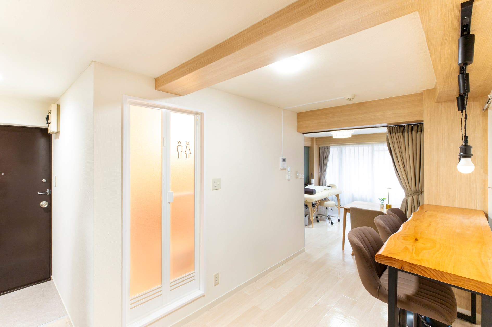 【✨新規OPEN✨】高円寺駅徒歩1分｜完全個室サロン。ペーパーシーツ・マクラカバー無料/プロ仕様ベッド/メイク台完備の写真19