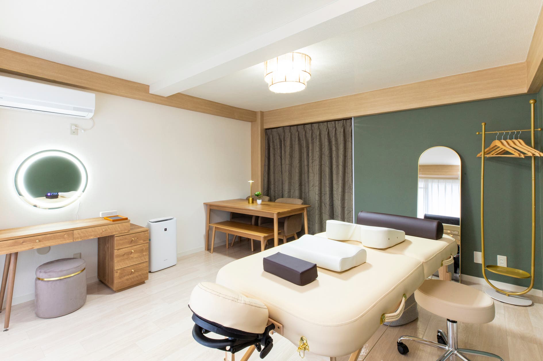 【✨新規OPEN✨】高円寺駅徒歩1分｜完全個室サロン。ペーパーシーツ・マクラカバー無料/プロ仕様ベッド/メイク台完備の写真5