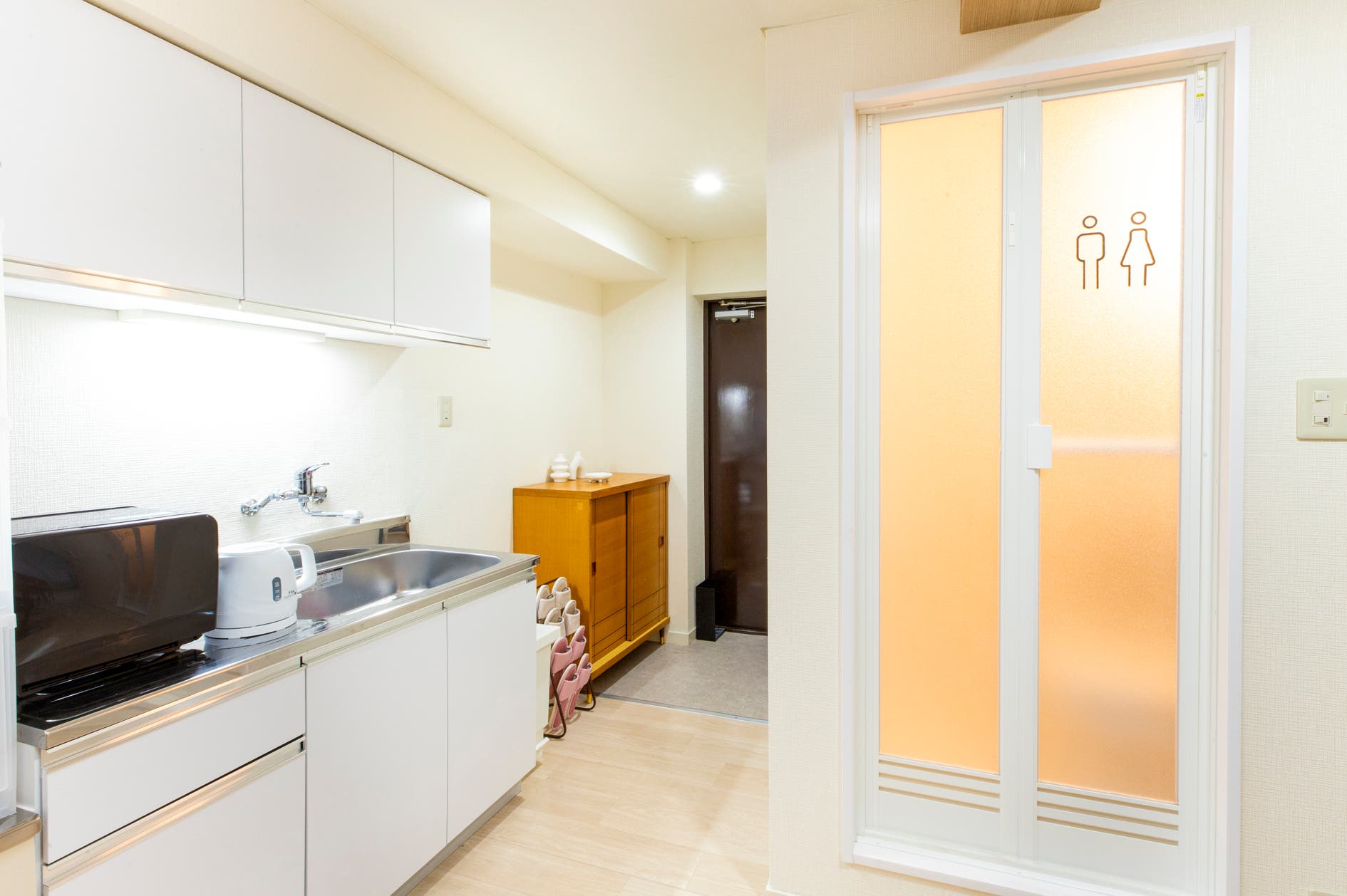 【✨新規OPEN✨】高円寺駅徒歩1分｜完全個室サロン。ペーパーシーツ・マクラカバー無料/プロ仕様ベッド/メイク台完備の写真20