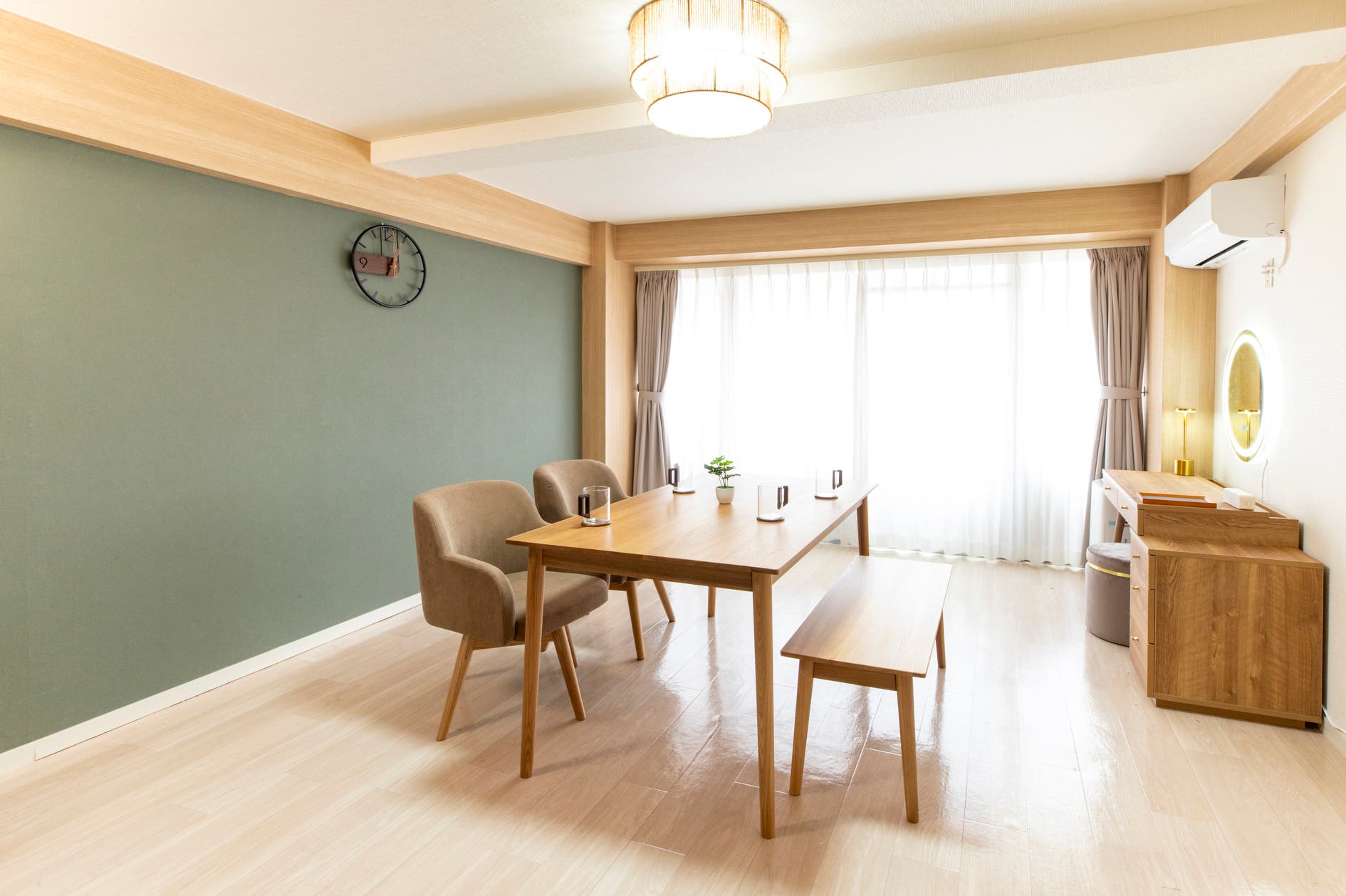 【✨新規OPEN✨】高円寺駅徒歩1分｜完全個室サロン。ペーパーシーツ・マクラカバー無料/プロ仕様ベッド/メイク台完備の写真3