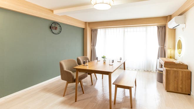 【✨新規OPEN✨】高円寺駅徒歩1分|完全個室サロン。ペーパーシーツ・マクラカバー無料/プロ仕様ベッド/メイク台完備の写真3