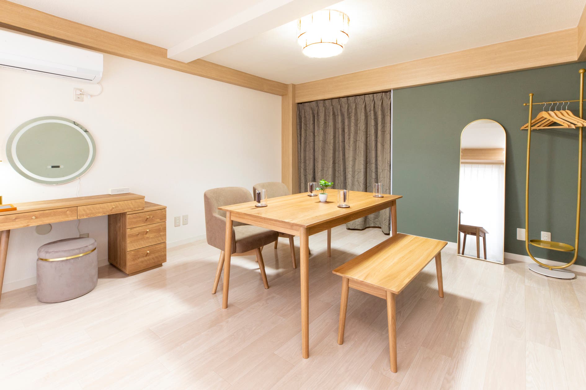 【✨新規OPEN✨】高円寺駅徒歩1分｜完全個室サロン。ペーパーシーツ・マクラカバー無料/プロ仕様ベッド/メイク台完備の写真8