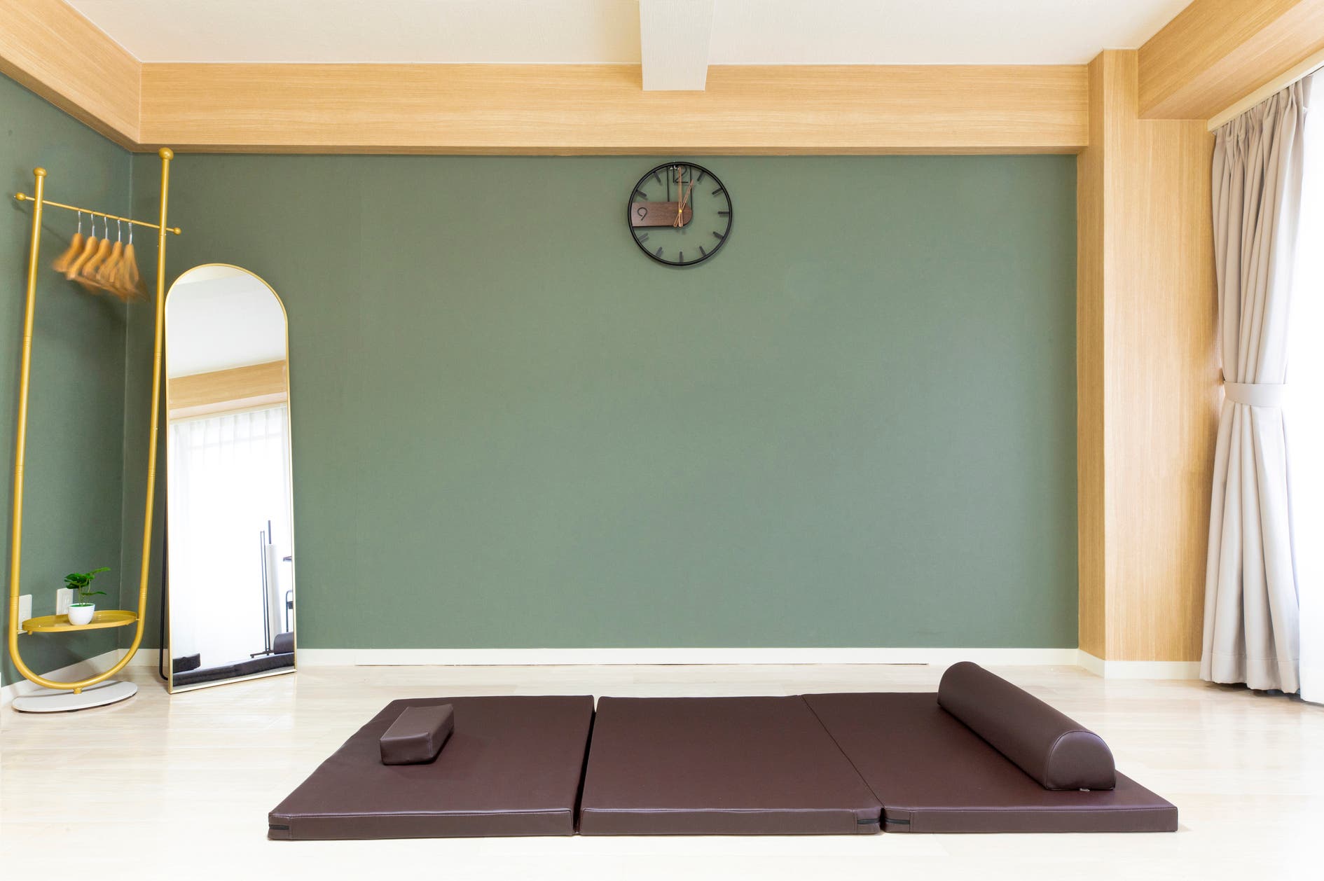 【✨新規OPEN✨】高円寺駅徒歩1分｜完全個室サロン。ペーパーシーツ・マクラカバー無料/プロ仕様ベッド/メイク台完備の写真12