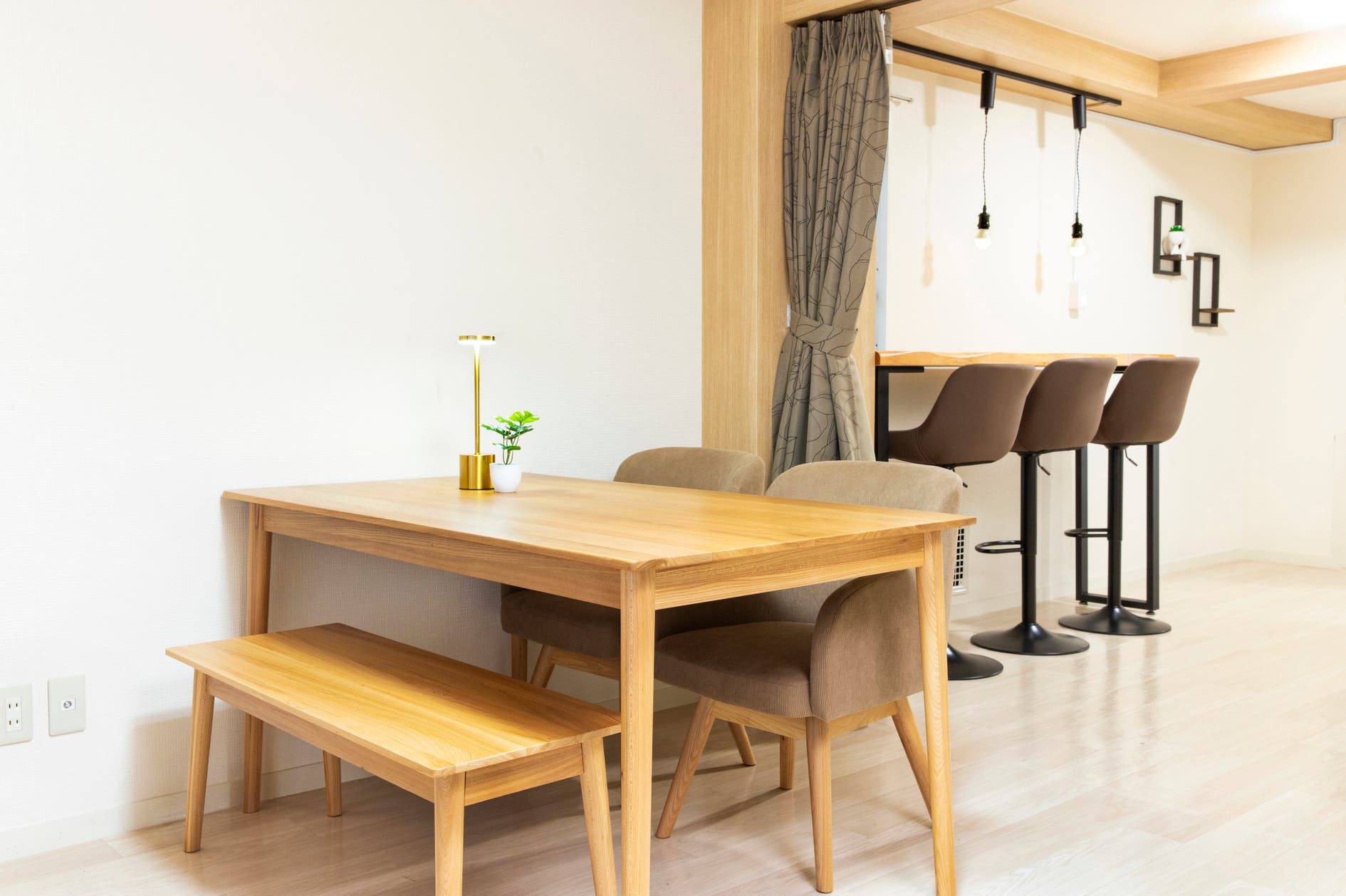 【✨新規OPEN✨】高円寺駅徒歩1分｜完全個室サロン。ペーパーシーツ・マクラカバー無料/プロ仕様ベッド/メイク台完備の写真9