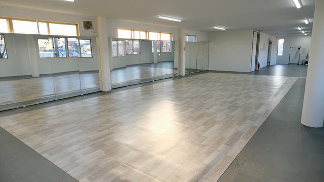 BOSEステレオ♪連続壁面ミラー💖綺麗なトイレ✨大型扇風機 完備!の写真1