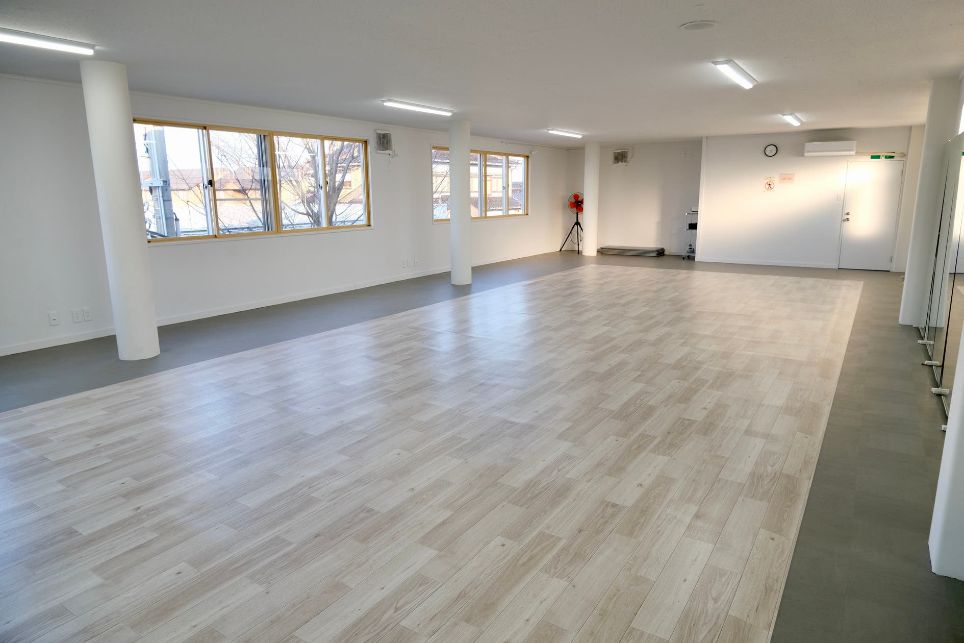 BOSEステレオ♪連続壁面ミラー💖綺麗なトイレ✨大型扇風機 完備！の写真3