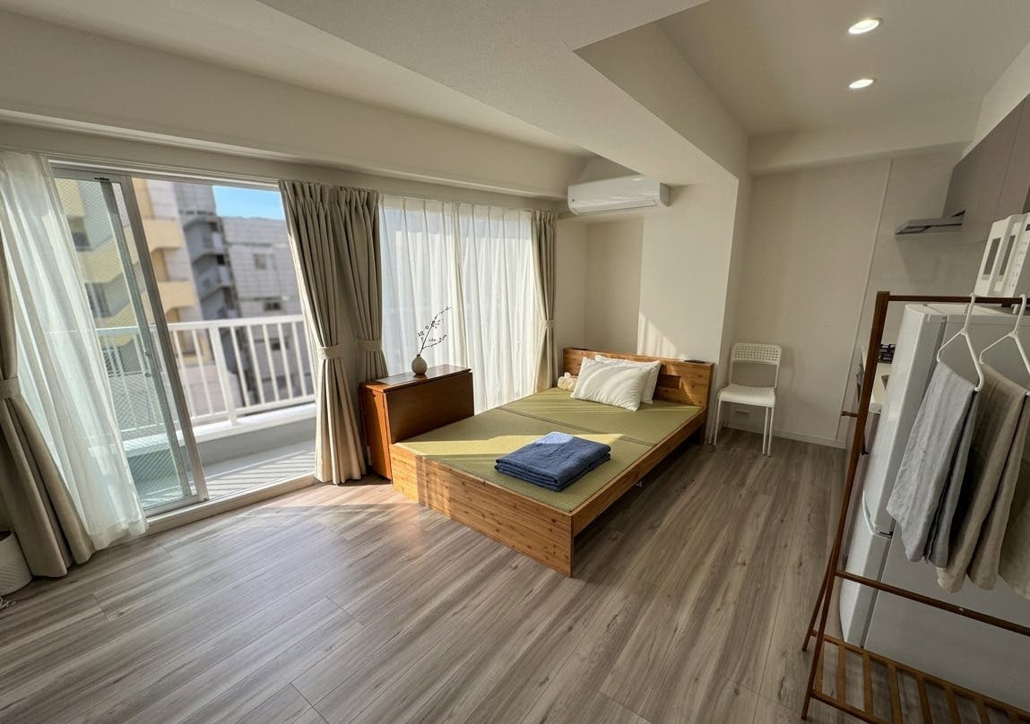 【自然光・9F屋上テラス】横浜駅徒歩8分｜畳小上がり＆高速Wi-Fi完備｜撮影・テレワーク・おうちデートの写真1