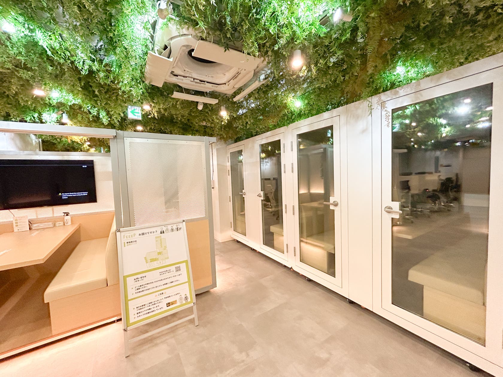 【新宿三丁目駅徒歩1分｜17Gブース】最大6名／高速Wi-Fi／55型モニター／会議・商談・面接・打ち合わせ・作業等の写真10