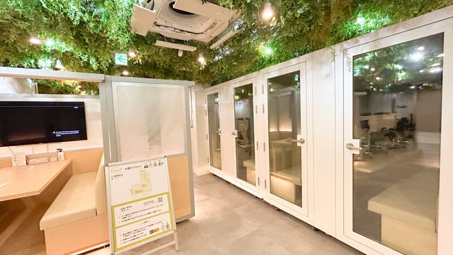 【新宿三丁目駅徒歩1分|17Gブース】最大6名/高速Wi-Fi/55型モニター/会議・商談・面接・打ち合わせ・作業等の写真10