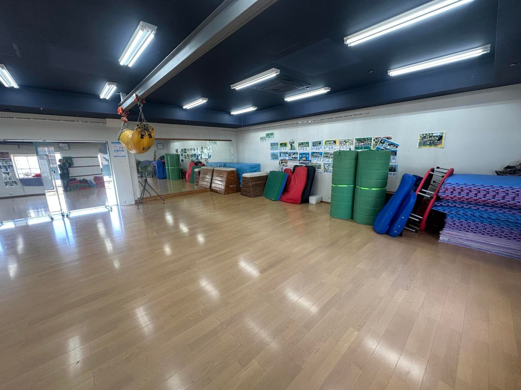 ダンスなどに最適！弾力ある床、鏡あり。の写真2