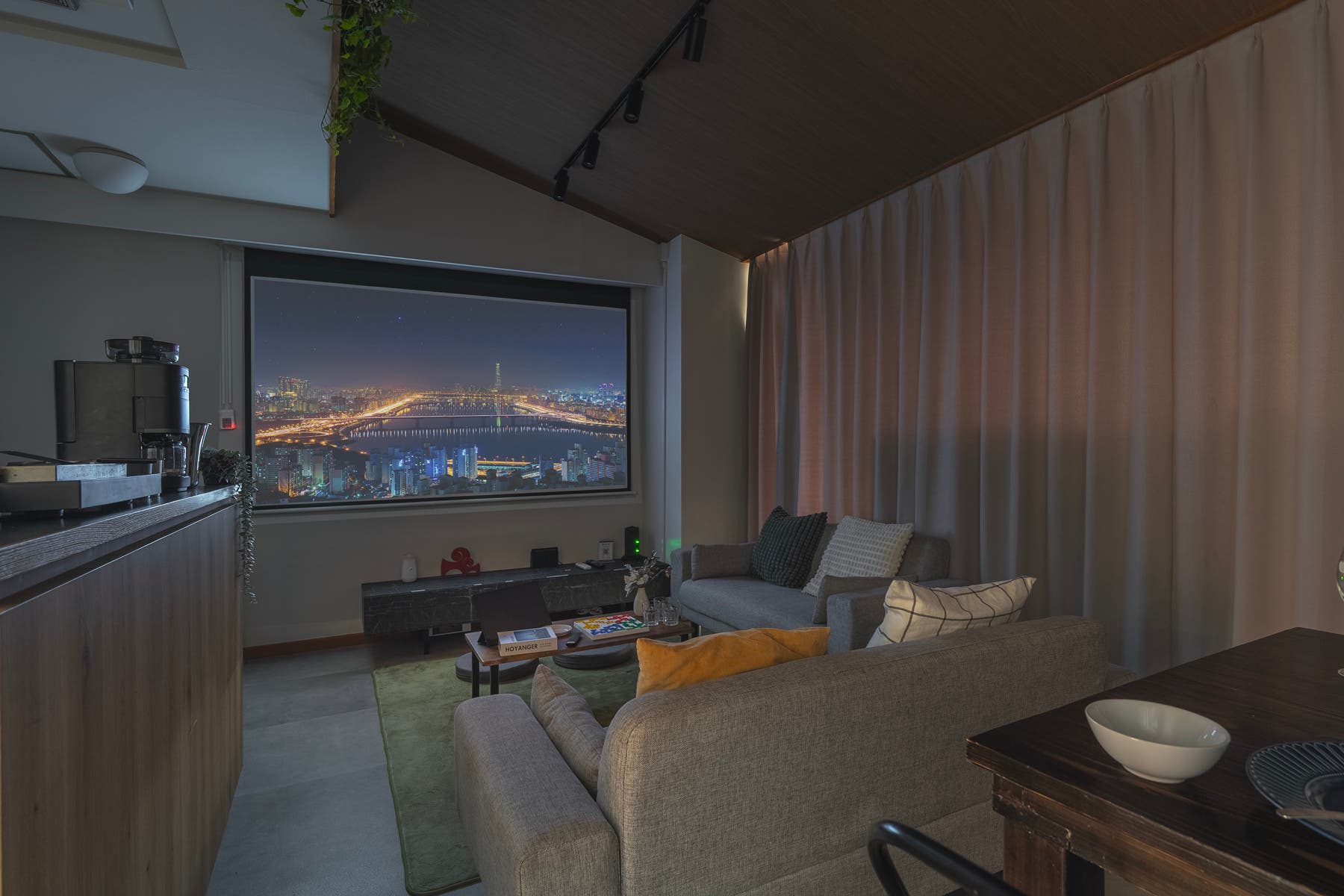 スペモ✨️水道橋駅3分⭕100インチ大画面スクリーン🎬パーティー🎊ビル最上階の眺望🌆858_Tiny’s Room 水道橋の写真4