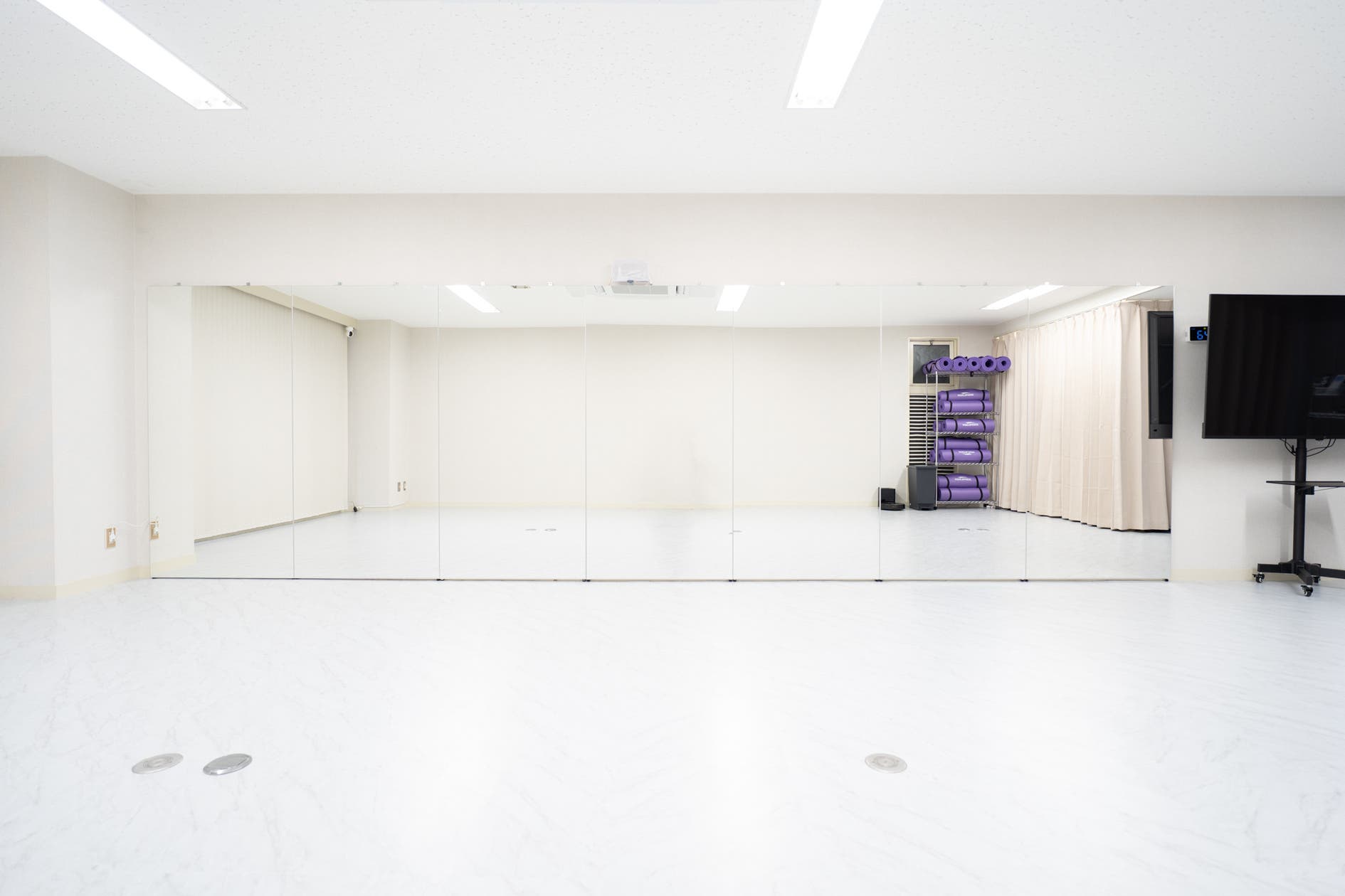 ✨NEW OPEN✨【栄駅徒歩5分】大型ミラー×高速Wi-Fi｜今だけお得な割引あり🔥定期利用も大歓迎！の写真2