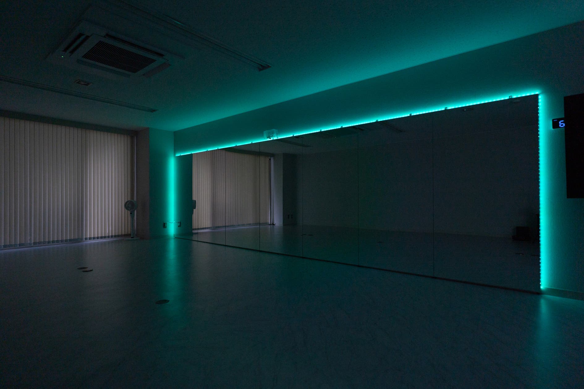 ✨NEW OPEN✨【栄駅徒歩5分】大型ミラー×高速Wi-Fi｜今だけお得な割引あり🔥定期利用も大歓迎！の写真15