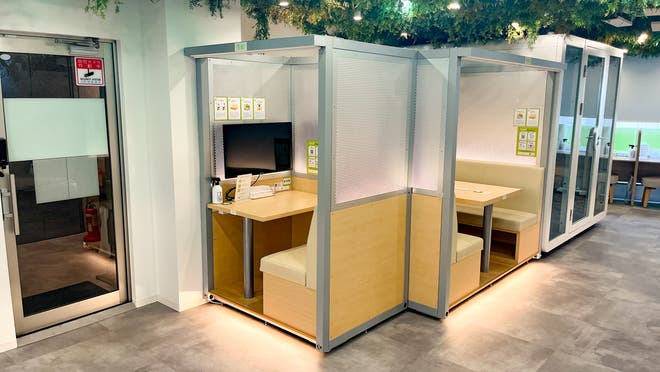 【新宿三丁目駅徒歩1分|35PGブース】最大6名/防音完全個室/高速Wi-Fi/55型モニタ/会議・商談・面接・打ち合わせ・作業の写真15