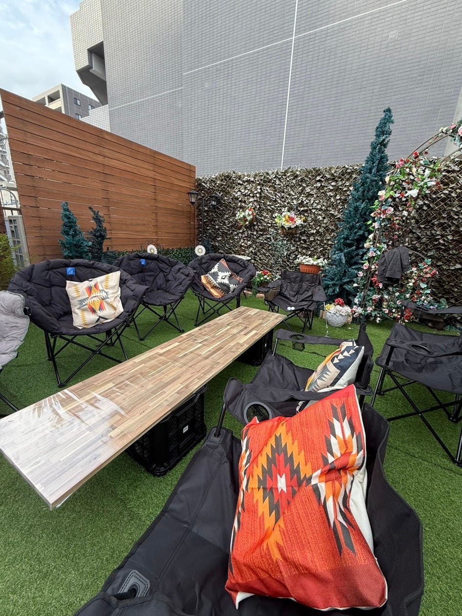 上野駅徒歩3分！都会で キャンプ！お仕事終りや家族、仲間の皆さんと大人気屋上バーベキュー😊一棟貸切もアリ。イベント推し会二次会の写真2