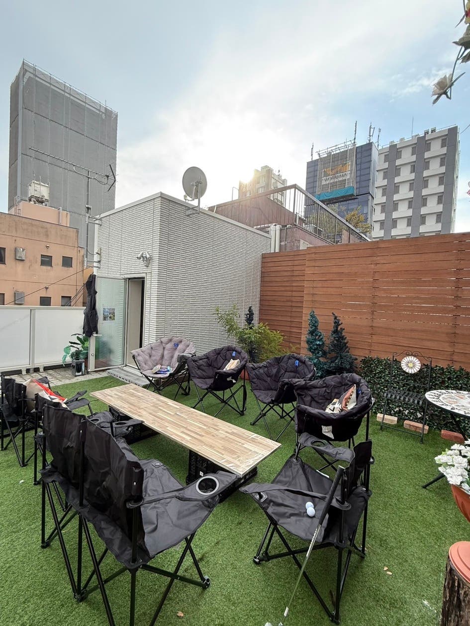 上野駅徒歩3分！都会で キャンプ！お仕事終りや家族、仲間の皆さんと大人気屋上バーベキュー😊一棟貸切もアリ。イベント推し会二次会の写真6