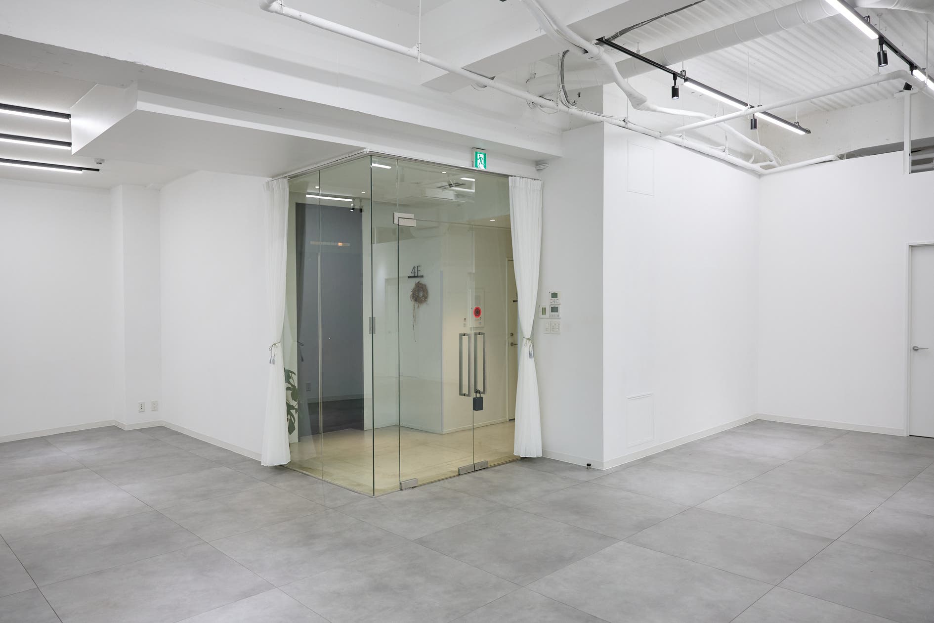 南青山3丁目 / 表参道　大型LEDウォールスクリーンが設置されているレンタルスタジオの写真11