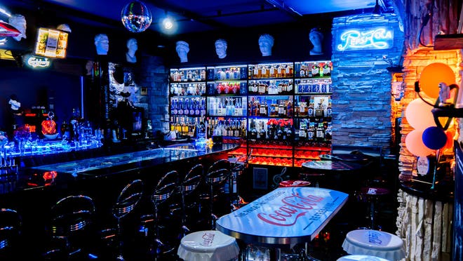 映画ロケでも多数利用あり!配信もすぐ出来る!グランドピアノ・ドラム等楽器常設の駅近ライブバーの写真1