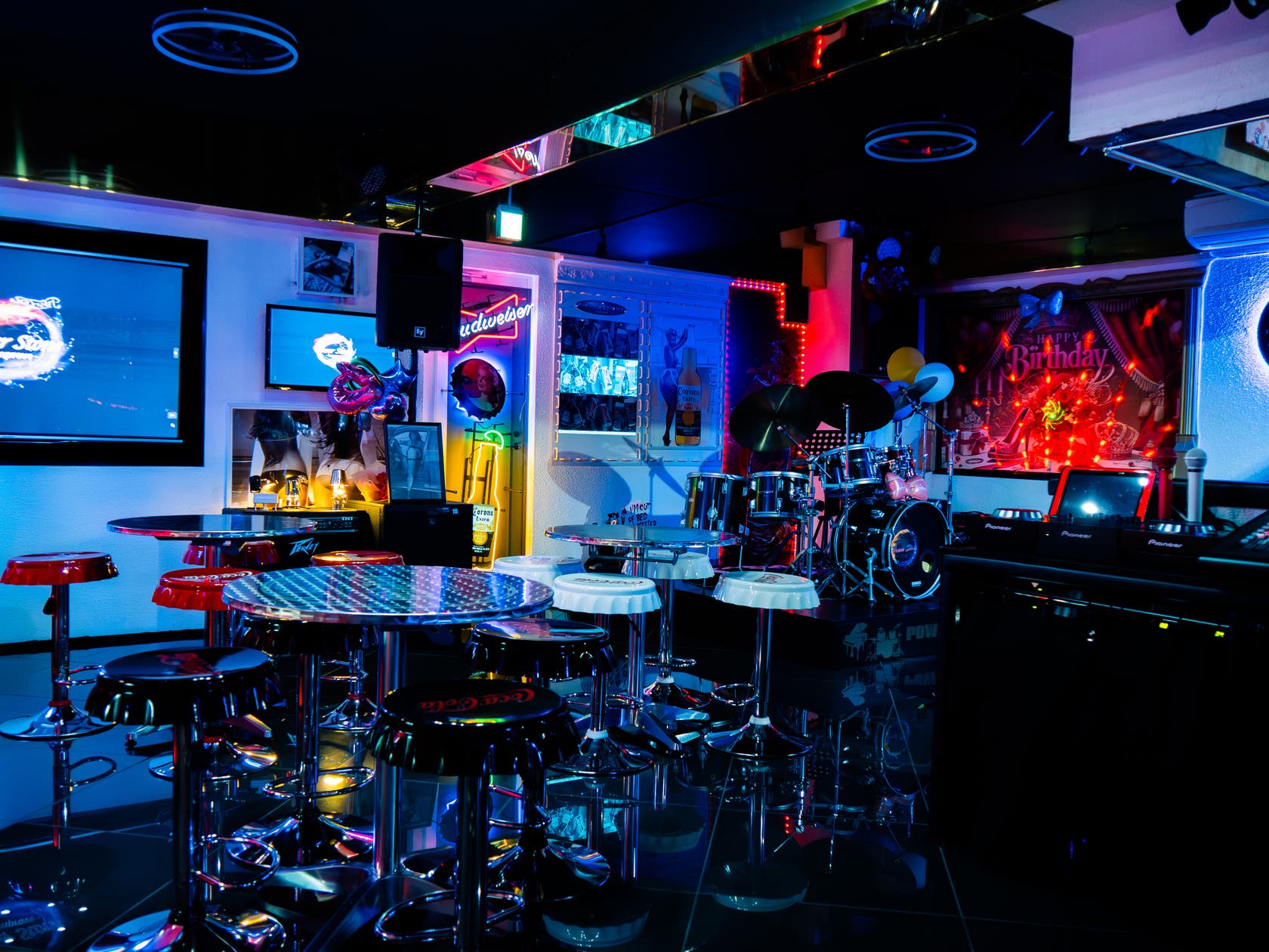 映画ロケでも多数利用あり！配信もすぐ出来る！グランドピアノ・ドラム等楽器常設の駅近ライブバーの写真5