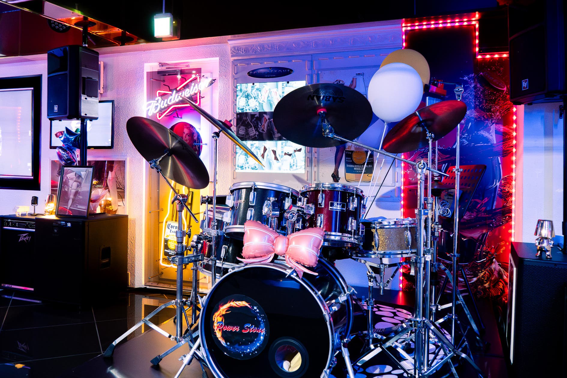 映画ロケでも多数利用あり！配信もすぐ出来る！グランドピアノ・ドラム等楽器常設の駅近ライブバーの写真7