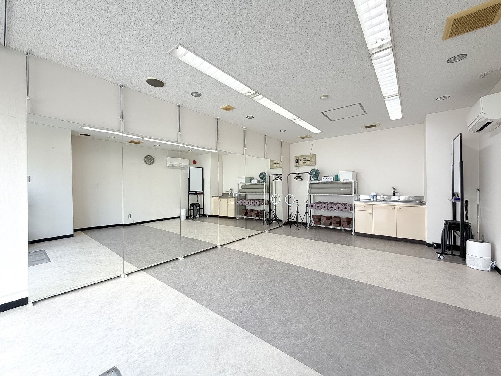 NEW!【静岡駅5分】大型鏡計5m／広々25㎡スタジオでダンス・ヨガ・太極拳・コスプレ・撮影・演劇におすすめ☆の写真1