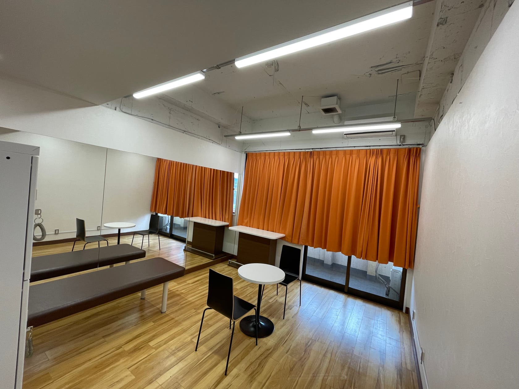 【飯塚・片島】超好立地◎大人気『10坪フリースペース』！少人数で利用できる♪快適空間◎の写真1