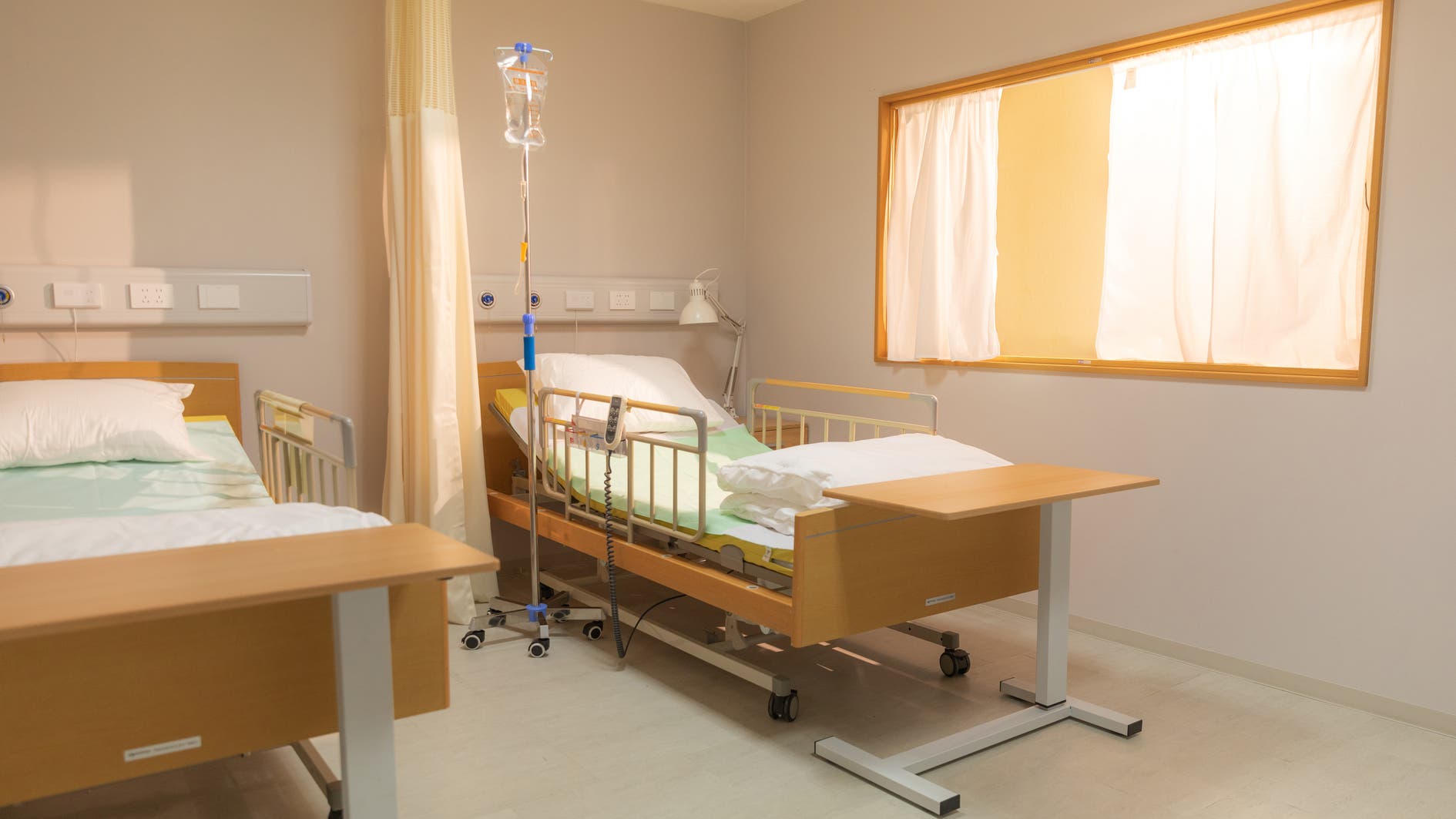 都内に近い！照明スペース付き！病院と多機能受付所、両用できる空間（病室二つあり）の写真1