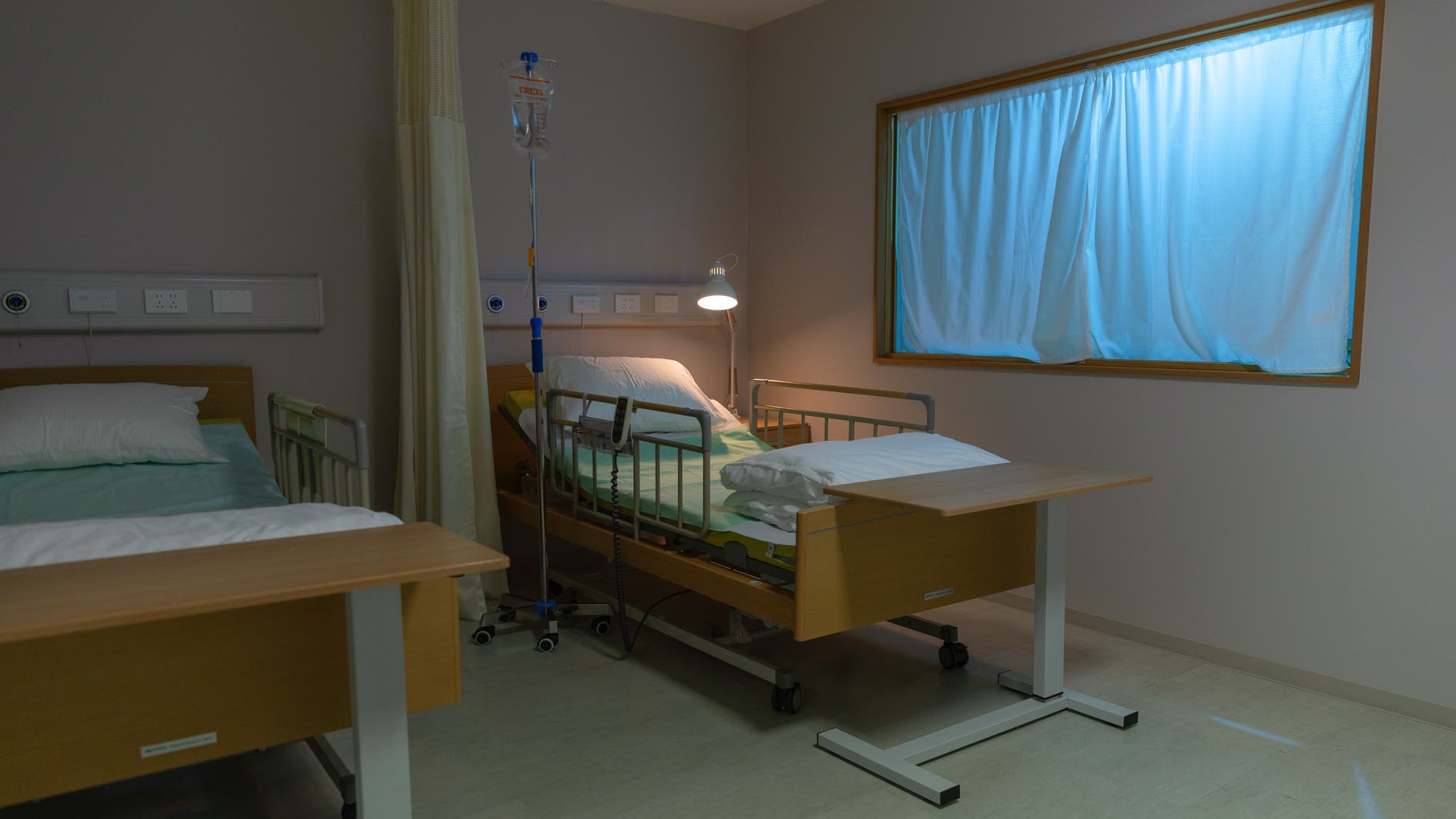 都内に近い！照明スペース付き！病院と多機能受付所、両用できる空間（病室二つあり）の写真3