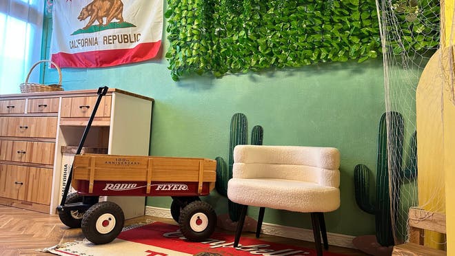 撮影会・グループ利用OK!多シーン完備&待機室ありで使いやすい本格スタジオ アメリカン×ピンク×白ホリ完備!1スタジオでの写真13