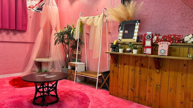 撮影会・グループ利用OK!多シーン完備&待機室ありで使いやすい本格スタジオ アメリカン×ピンク×白ホリ完備!1スタジオでの写真14