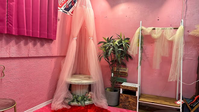 撮影会・グループ利用OK!多シーン完備&待機室ありで使いやすい本格スタジオ アメリカン×ピンク×白ホリ完備!1スタジオでの写真16