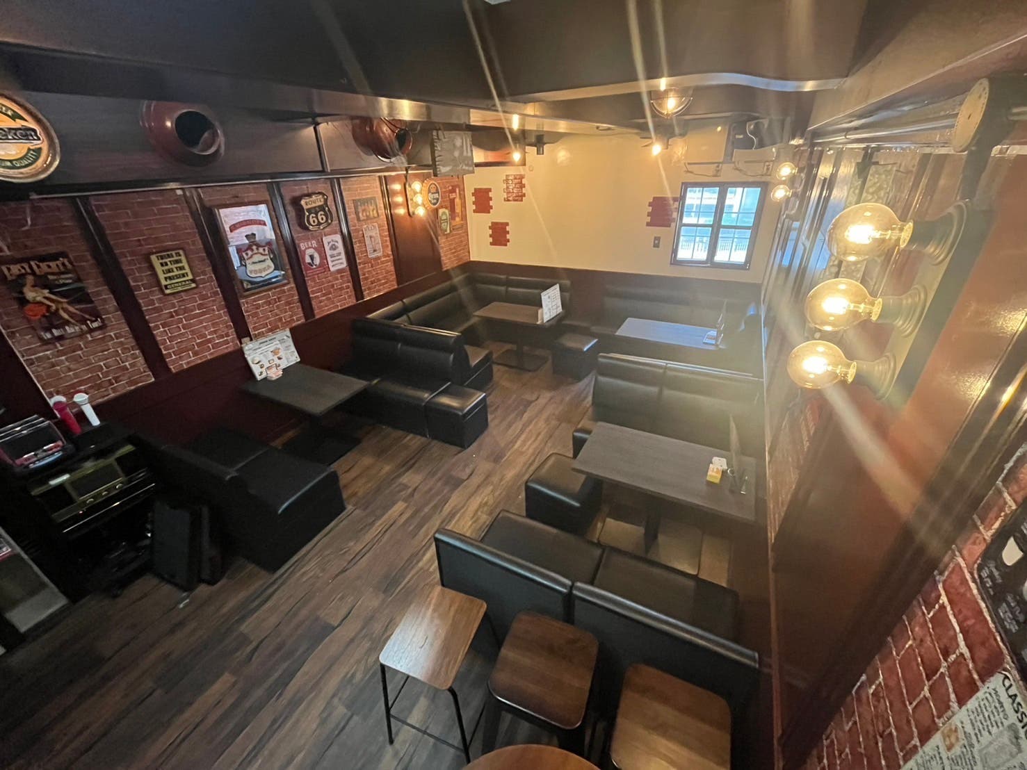 【なんば駅徒歩３分】コスパ最高！カラオケ・ボードゲームありの貸切30席BAR｜誕生日会・2次会・女子会に最適の写真1