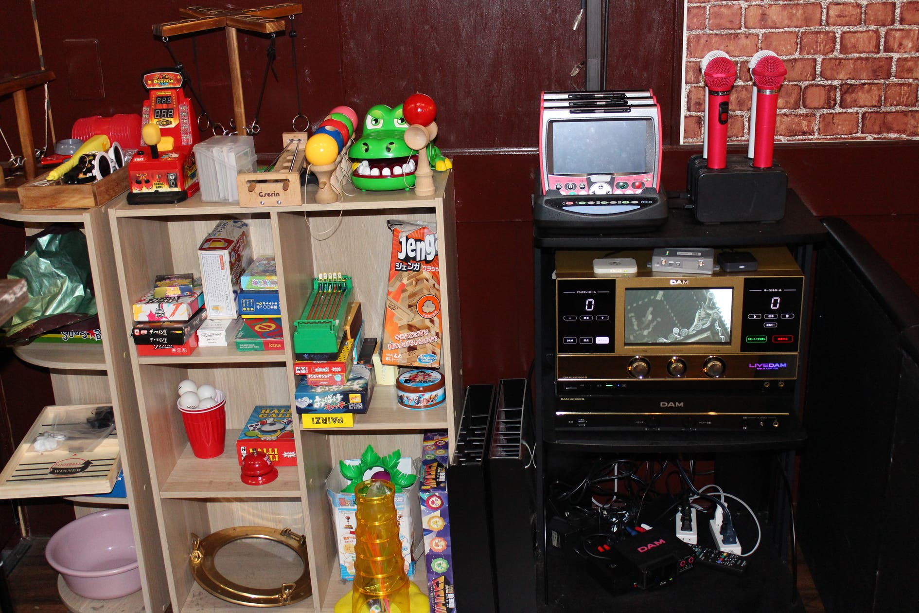 【なんば駅徒歩３分】コスパ最高！カラオケ・ボードゲームありの貸切30席BAR｜誕生日会・2次会・女子会に最適の写真6