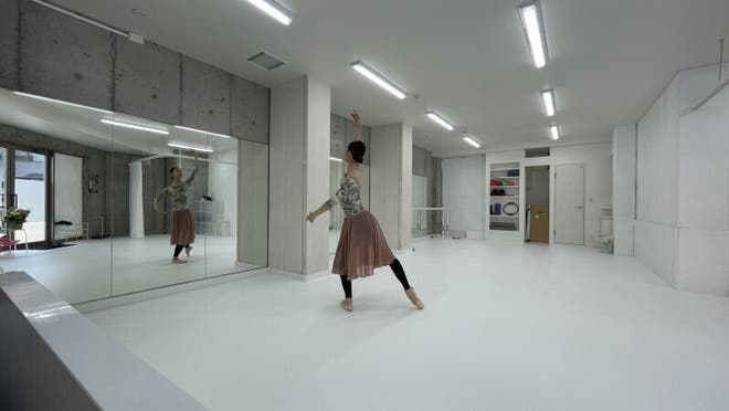 横浜・中川駅すぐ|全面ミラー・音響完備!バレエ・ヨガ・動画撮影にも使える多目的空間の写真1