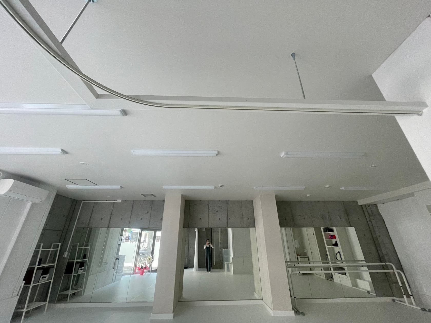 横浜・中川駅すぐ｜全面ミラー・音響完備！バレエ・ヨガ・動画撮影にも使える多目的空間の写真2