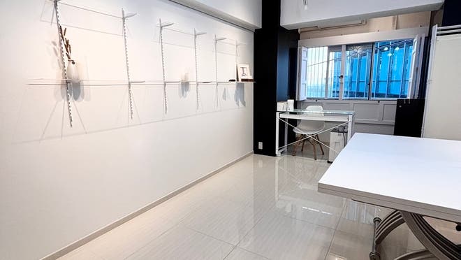 新宿駅至近⭐︎代々木駅からも!白基調の清潔なスペース⭐︎ワークショップにおすすめ⭐︎ジュエリー・手芸・メイク・フラワーなどの写真1