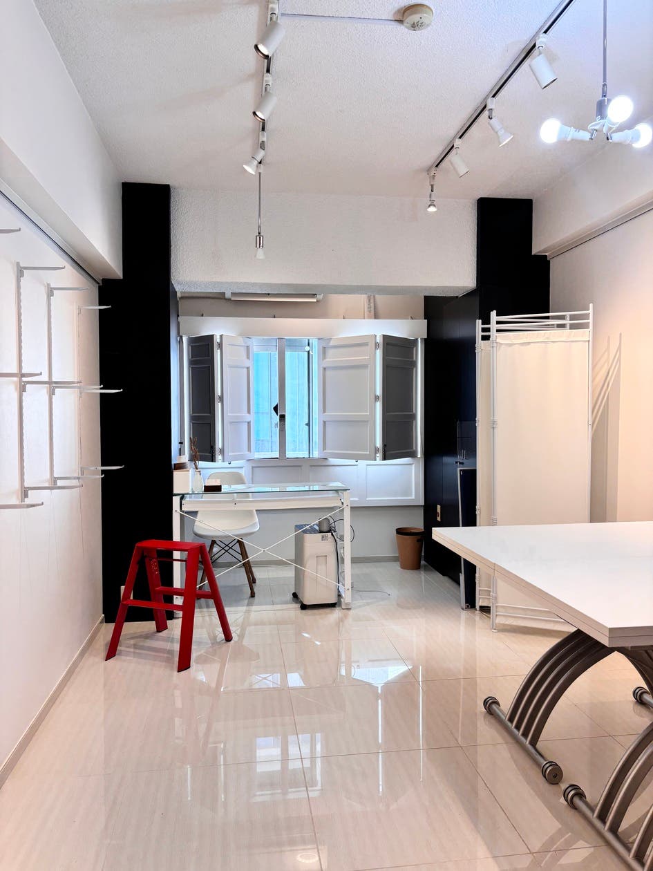 新宿駅至近⭐︎代々木駅からも！白基調の清潔なスペース⭐︎ワークショップにおすすめ⭐︎ジュエリー・手芸・メイク・フラワーなどの写真6