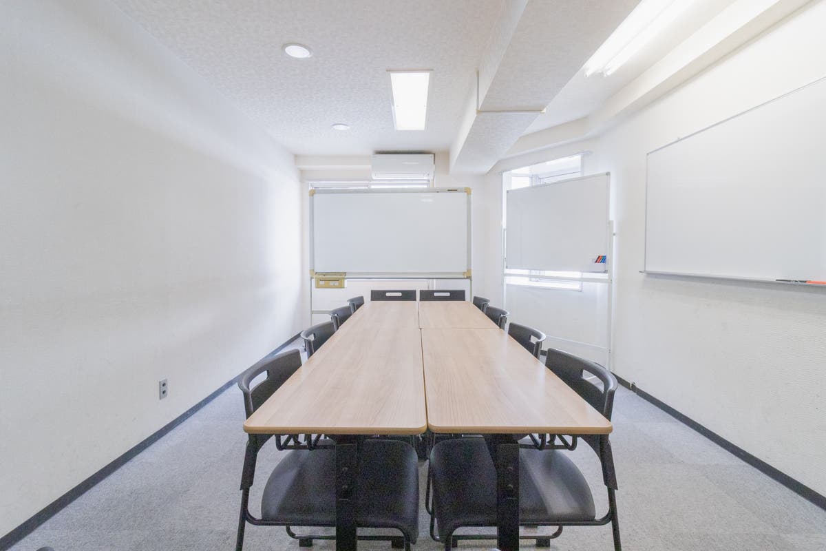 【新宿西口駅近】プロジェクター・WiFi全て無料！ふれあい貸し会議室 新宿B-801（旧ワンコイン会議室新宿 新宿西口会議室A）の写真2