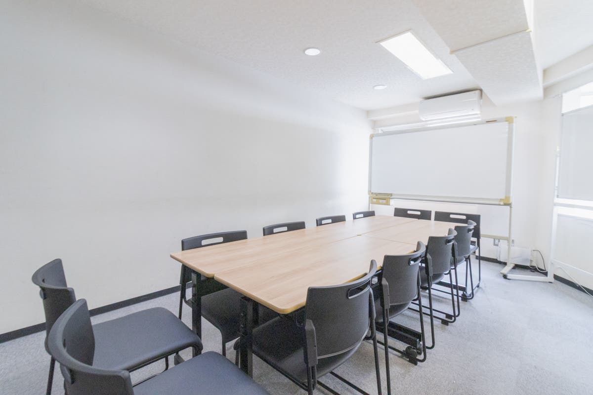 【新宿西口駅近】プロジェクター・WiFi全て無料！ふれあい貸し会議室 新宿B-801（旧ワンコイン会議室新宿 新宿西口会議室A）の写真3