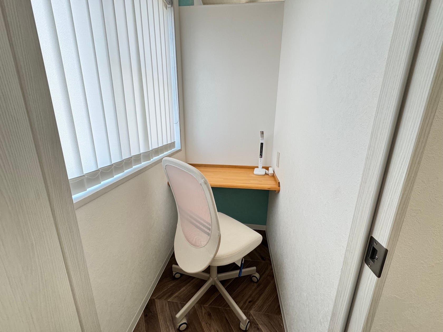 【自習室／個室D 】＊松本市桐  ＊課題/資格勉強に  ＊信州大学徒歩圏内 ＊ドリンクコーナーありの写真1