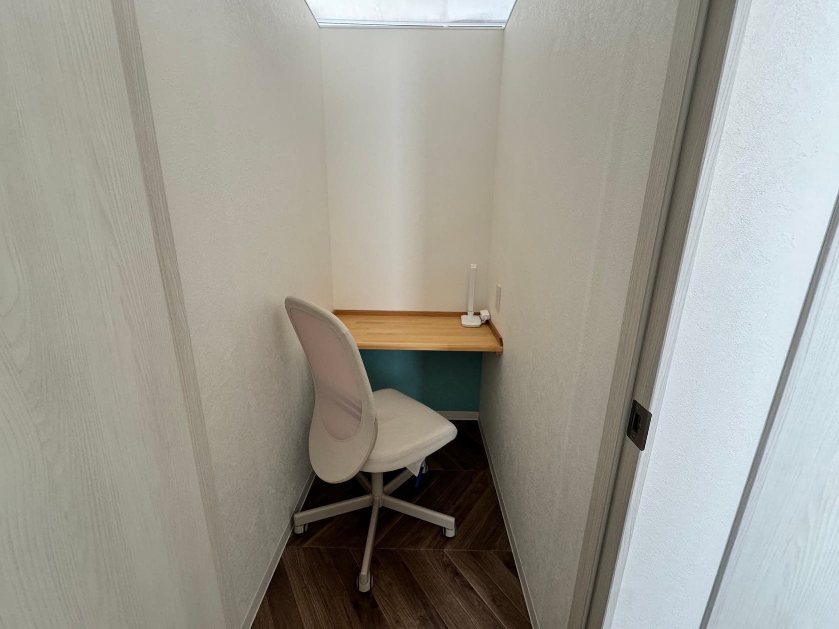 【自習室／個室E 】＊松本市桐  ＊課題/資格勉強に  ＊信州大学徒歩圏内 ＊ドリンクコーナーありの写真1