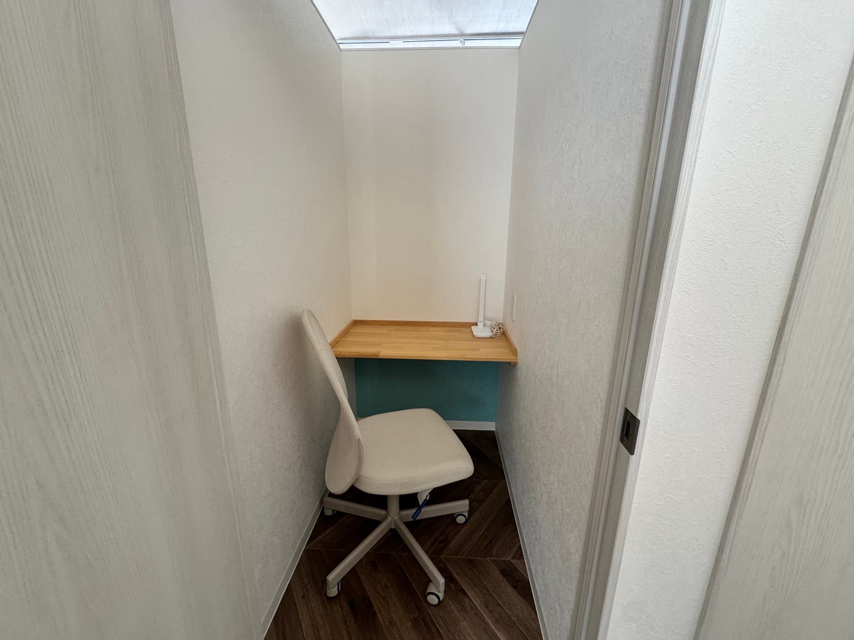 【自習室／個室F 】＊松本市桐  ＊課題/資格勉強に  ＊信州大学徒歩圏内 ＊ドリンクコーナーありの写真1