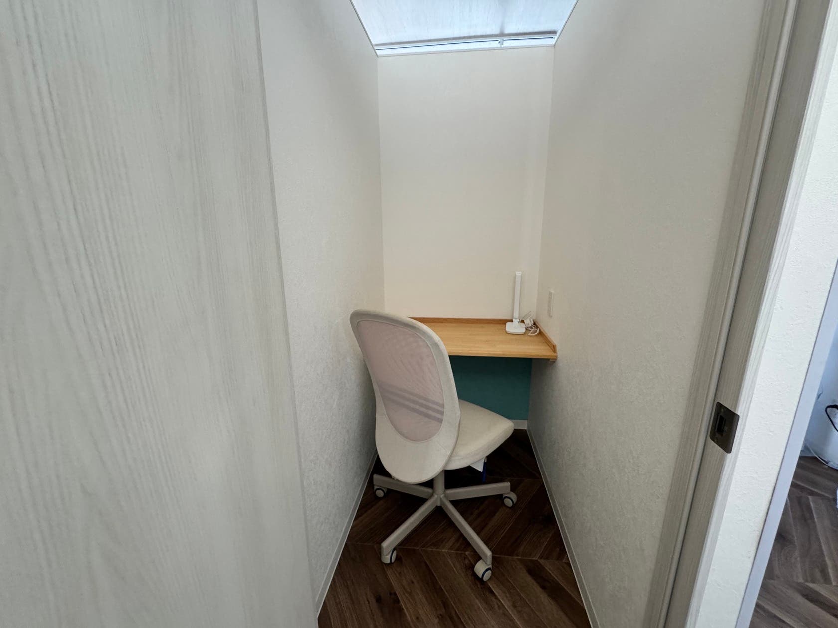 【自習室／個室G 】＊松本市桐  ＊課題/資格勉強に  ＊信州大学徒歩圏内 ＊ドリンクコーナーありの写真1