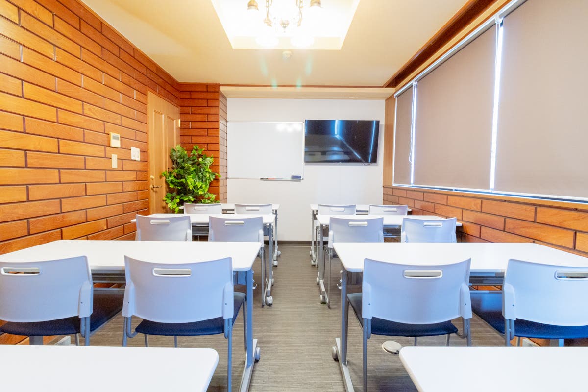 【広島駅出口徒歩4分！定員16名！】大型モニター・10Gbps光回線・WiFi全て無料！ふれあい貸し会議室 広島No160の写真1