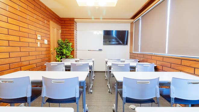 【広島駅出口徒歩4分!定員16名!】大型モニター・10Gbps光回線・WiFi全て無料!ふれあい貸し会議室 広島No160の写真1