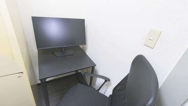 【広島駅出口徒歩4分!定員1名!】27インチモニター・10Gbps光回線・WiFi全て無料!ふれあい貸し会議室 広島No161の写真1