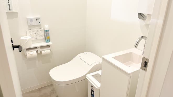 【新宿三丁目駅徒歩1分|36PGブース】最大6名/防音完全個室/高速Wi-Fi/55型モニタ/会議・商談・面接・打ち合わせ・作業の写真17